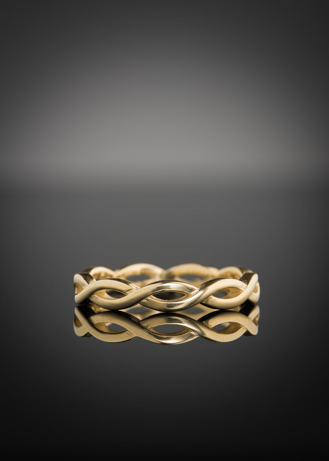 Gold Twist Ring – Claddagh Design