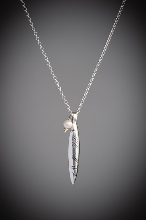 Mo Ghra Pendant Necklace – Claddagh Design